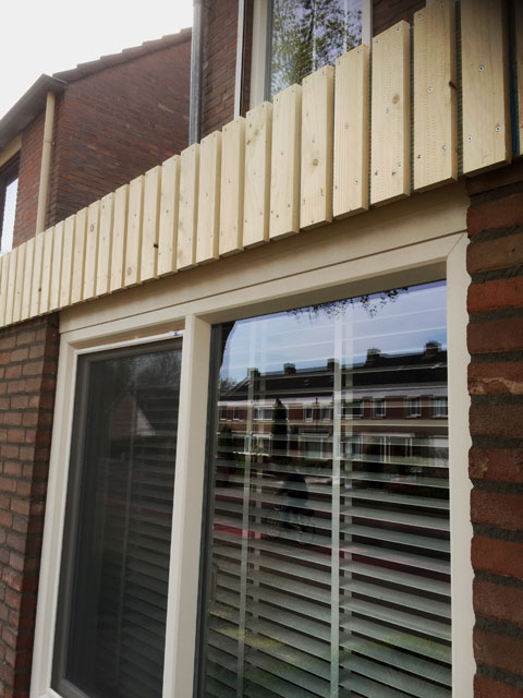 Zinken gevelbekleding, luifel en boeiboorden zink aanbrengen op houten ...